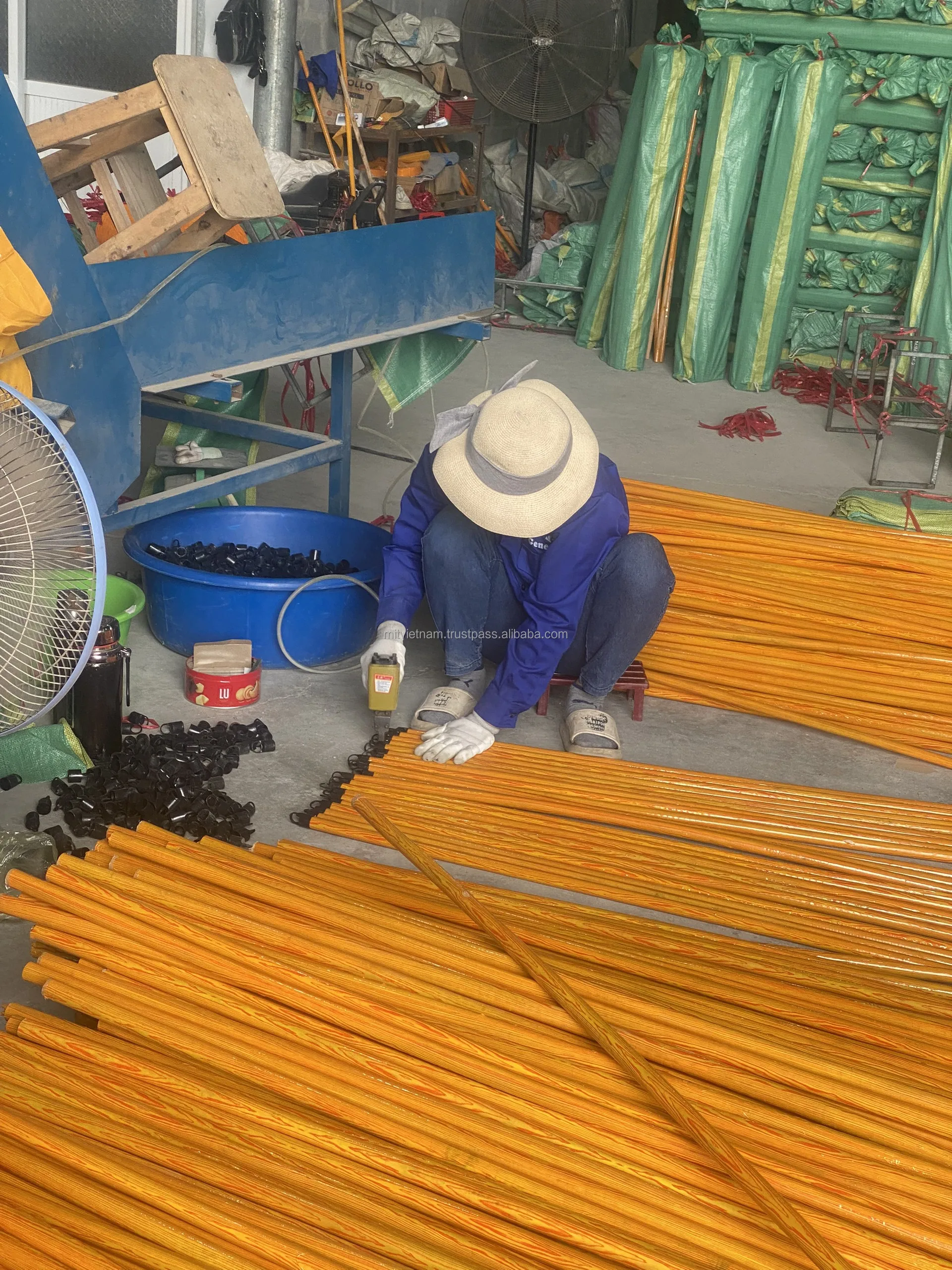 Long Wooden Stick with Plastic Mop Head for Home Use Housekeeping ...