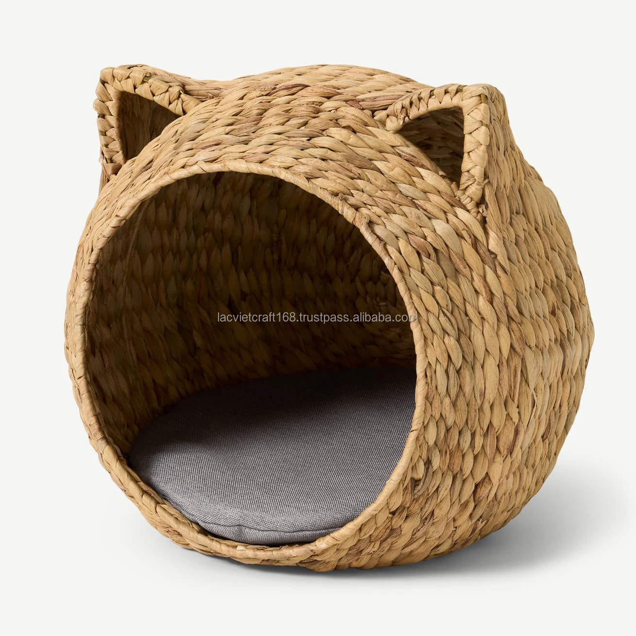 Handmade Wicker Seagrass Cat Bed Basket - Sustainable & Stylish