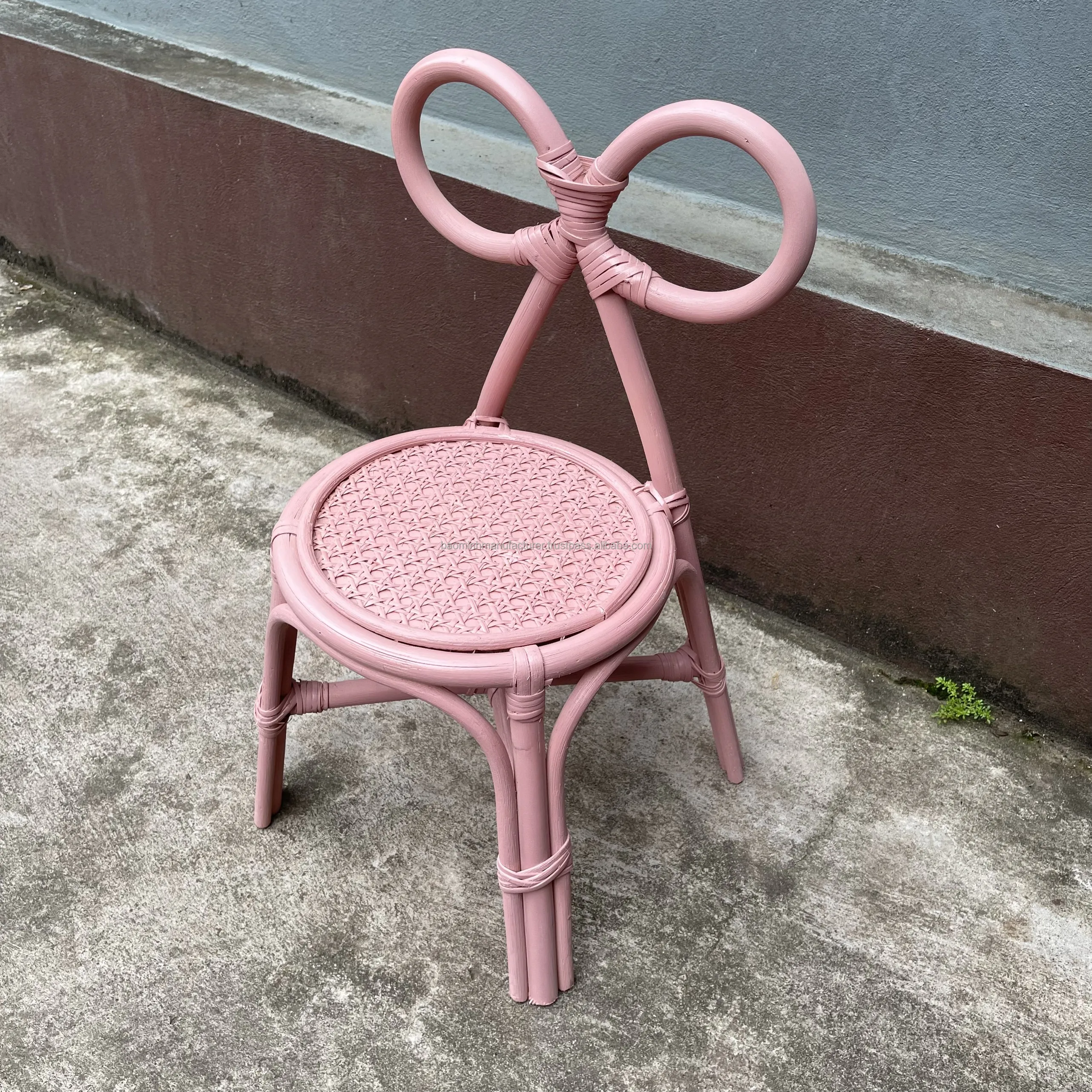 Eco-friendly Lovely Rattan Bow Kids Chair for Party Rental