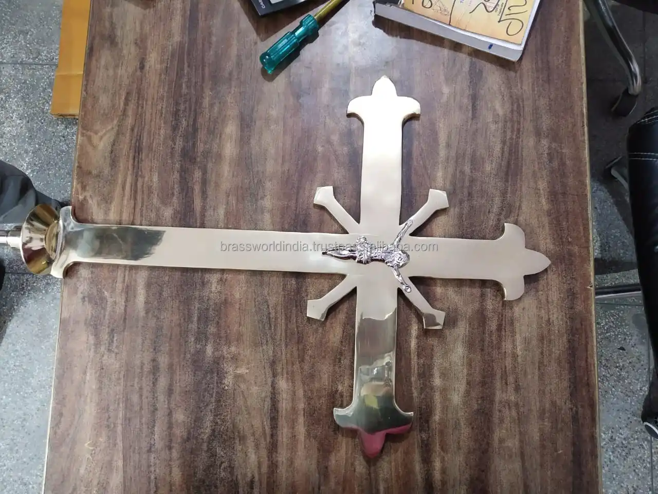 BRASS CHURCH SHAPED ALTAR TABLE CROSS| Alibaba.com