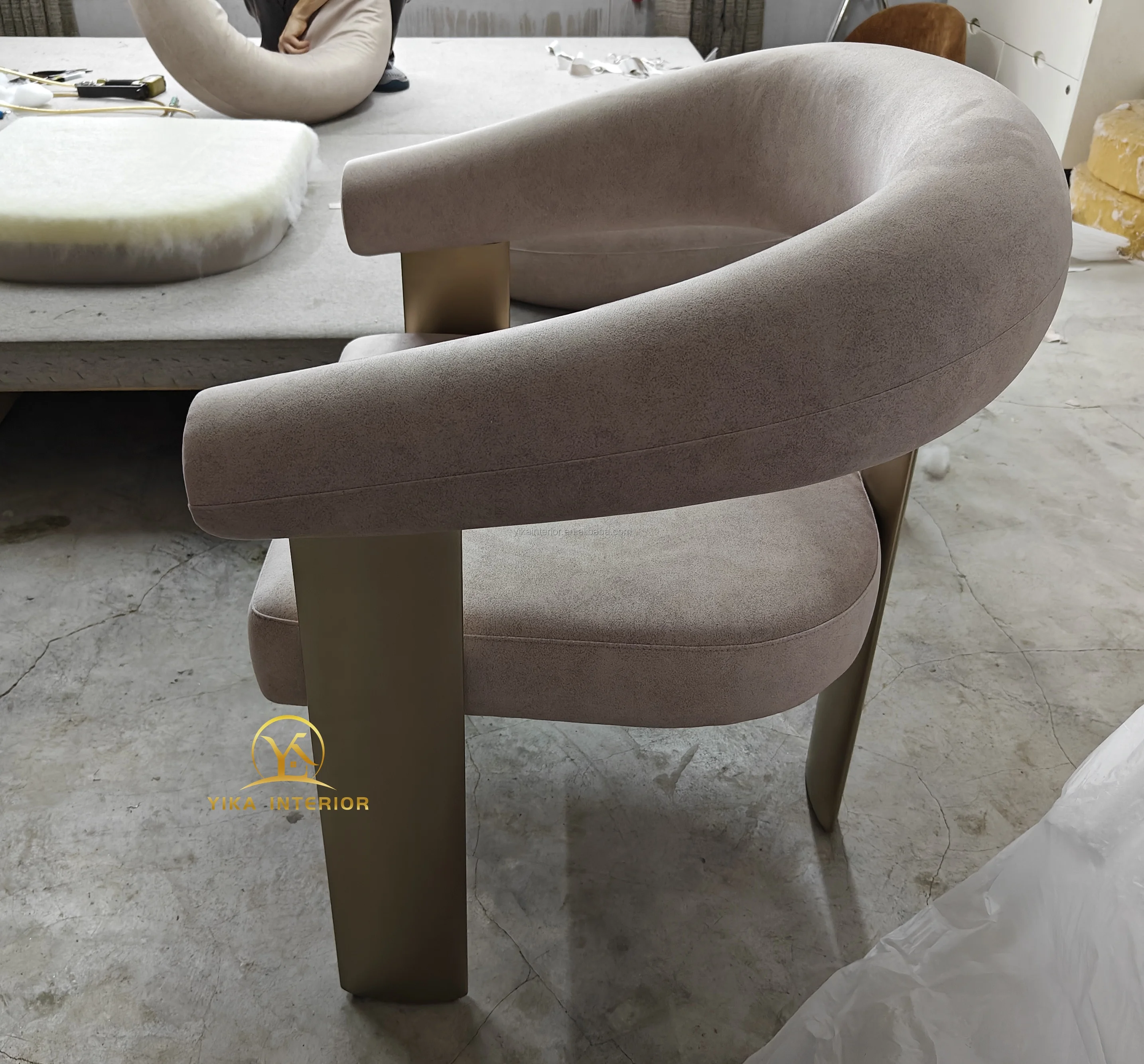Modern Curved Backrest Dining Chair - Velvet Upholstered