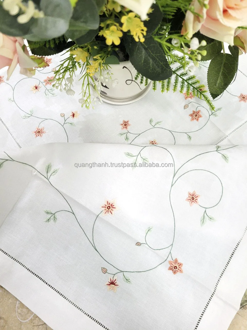 Wholesale Customized White Cotton Square Tablecloth With Embroidered ...