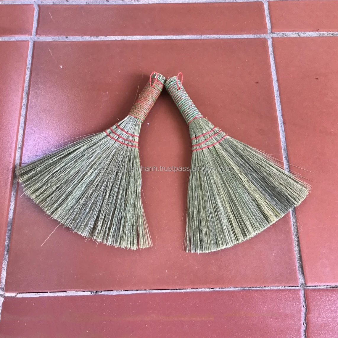 Natural Mini Straw Grass Broom Whisk Sweeping Hand Handle Broom For ...