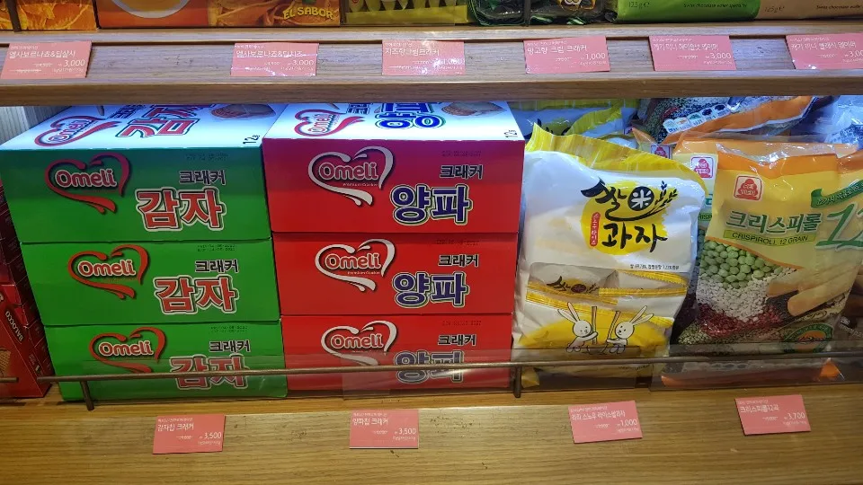 Round Spicy Biscuit With 12 Months Shelf Life Omeli Premium Cracker ...