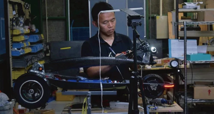 Japanese Handmade Carbon Body Electric Scooter Sunameri Electric Motor ...