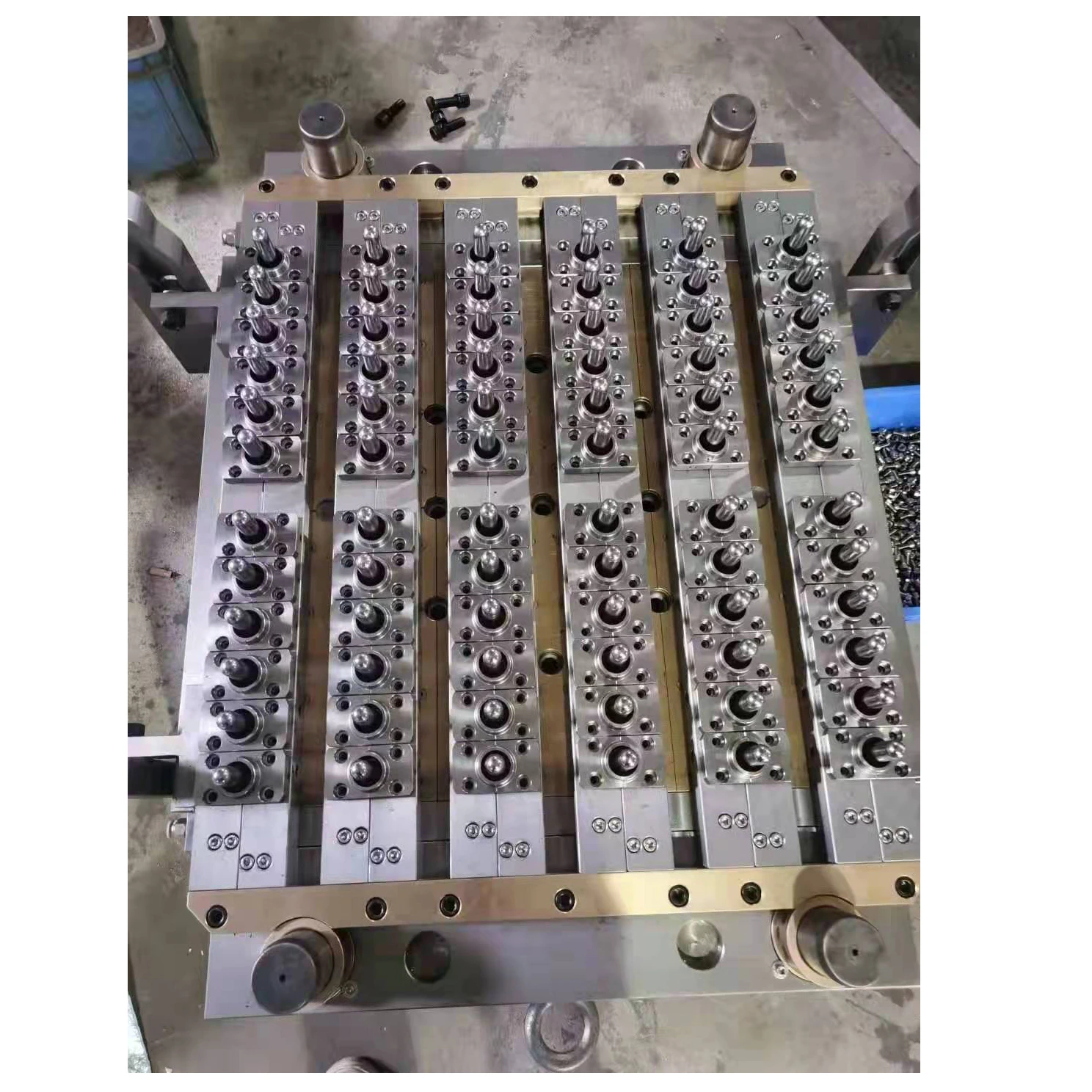 Wholesale Hot Runner Valve Gate Medical PP Plastic Infusion Bottle ...