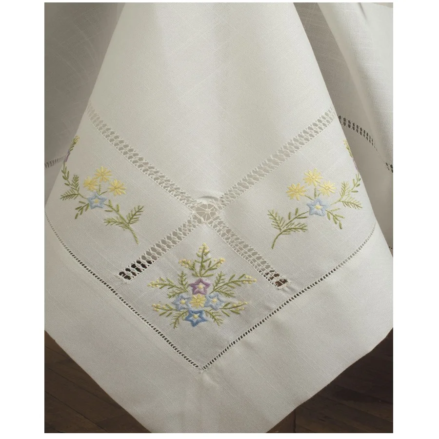 Customized Tablecloth Embroidered Flower Table Cloth