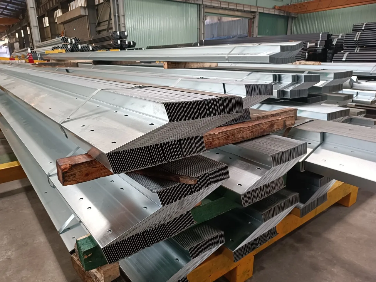 190 Steel Pipes - Z Purlin Galvanized Steel Black Steel Non Alloy Jis ...