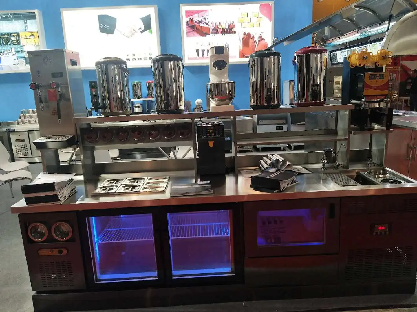New Design Bubble Tea Shop Counter Milk Tea Bar Counter Preparing ...
