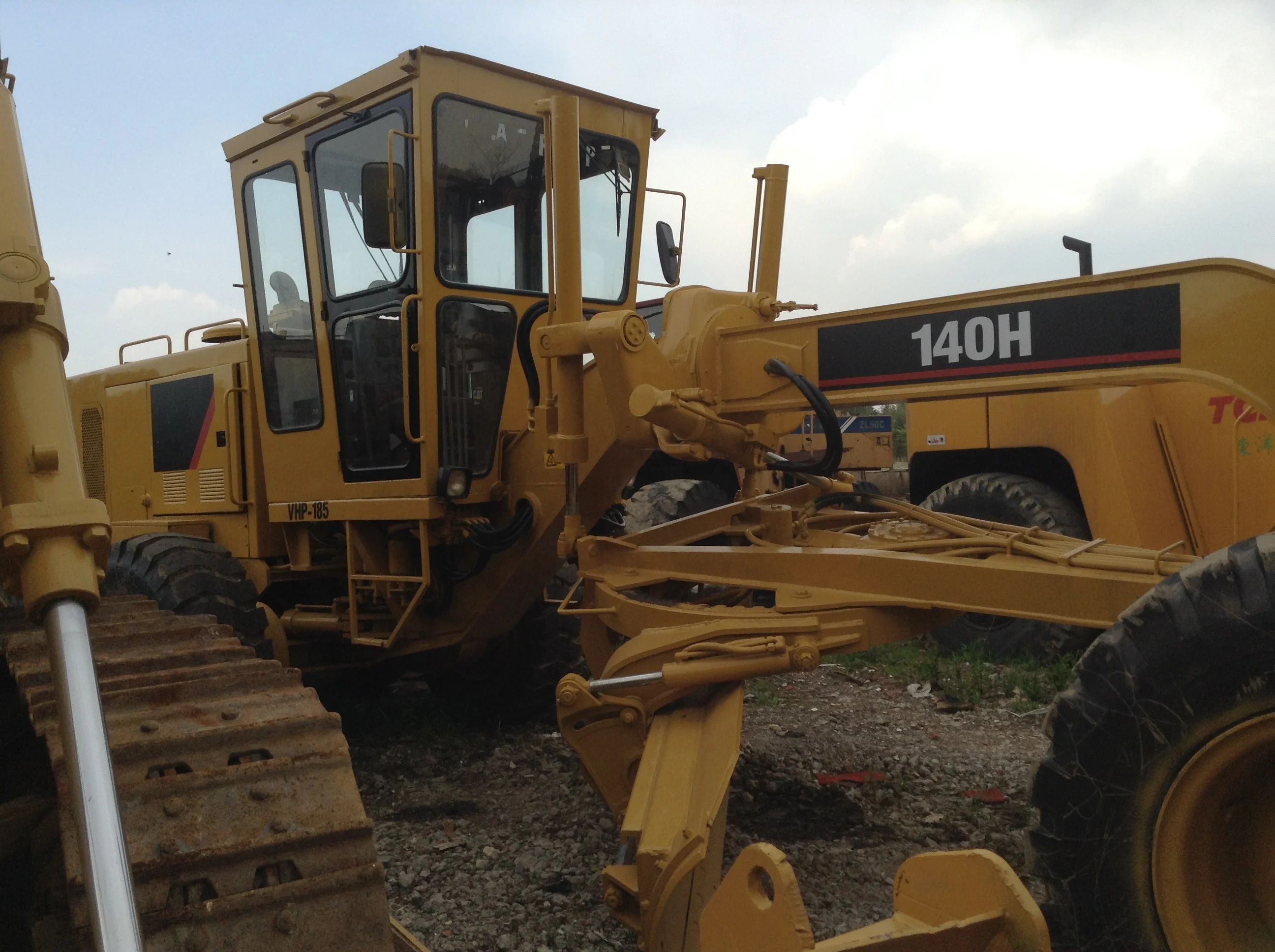 Used Caterpillar grader 140H in the United States has good performance ...