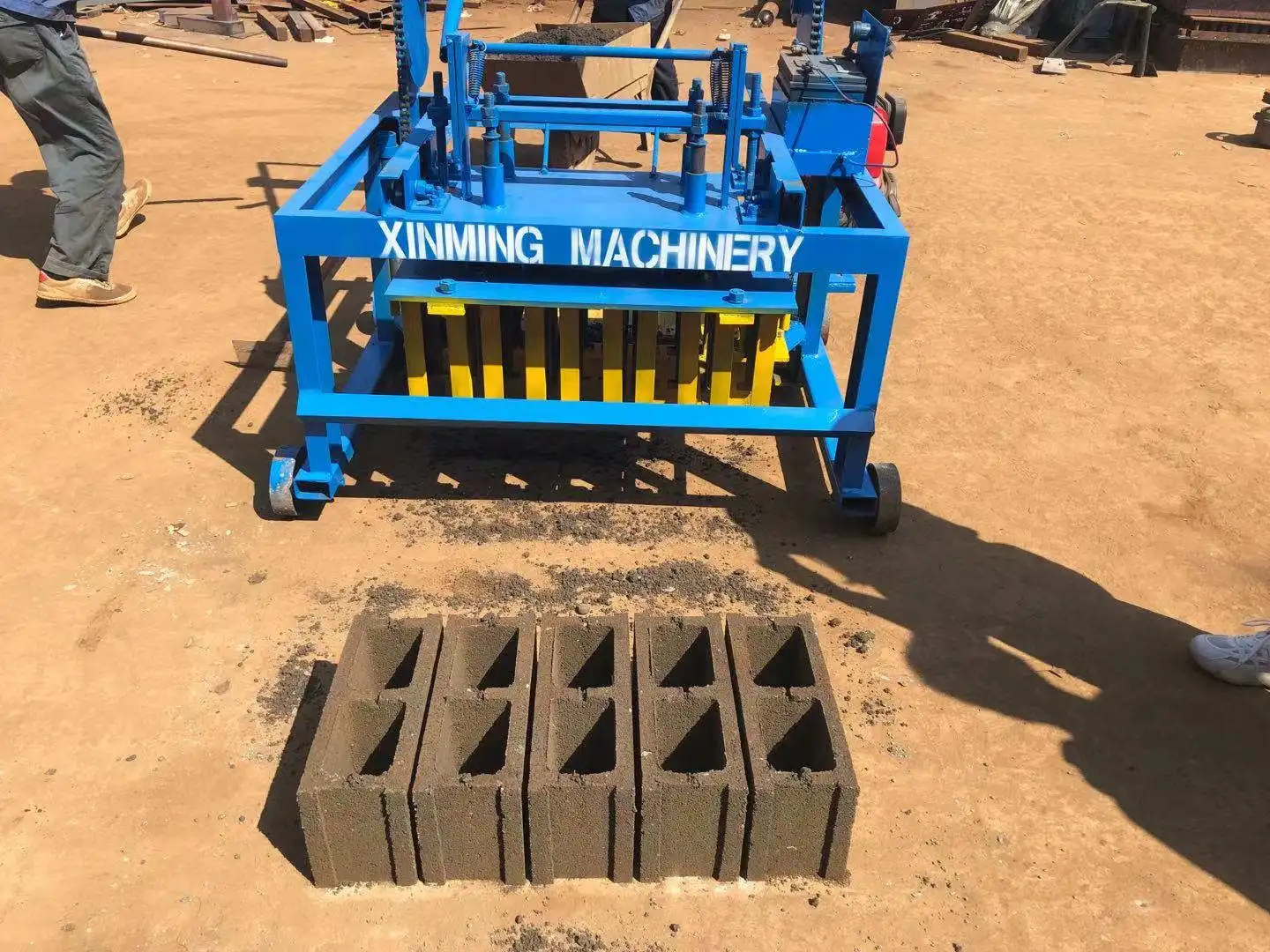 Factory Price Egg Laying Diesel Powered Mobile Concrete Block Hollow ...