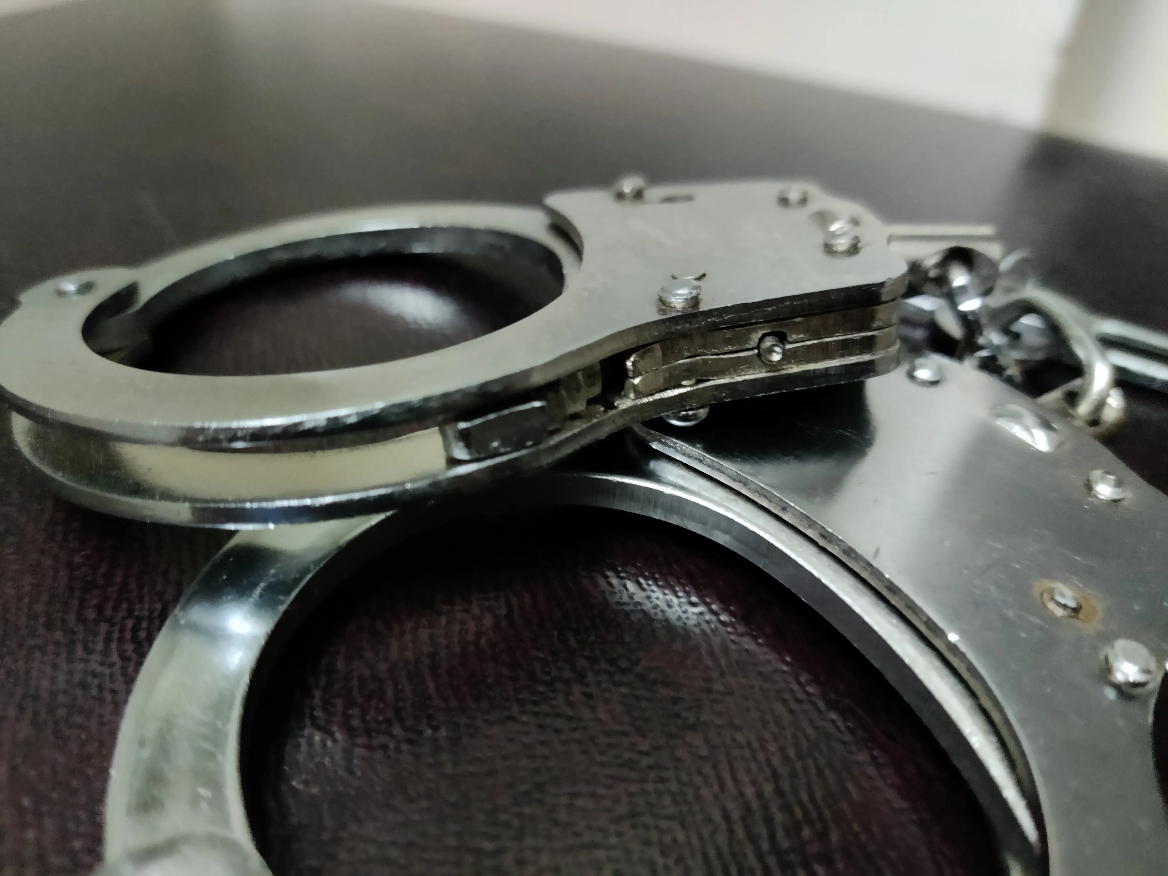 Metal Hand Wrist Cuffs Made Of Carbon Steel With Centre Chain Double ...