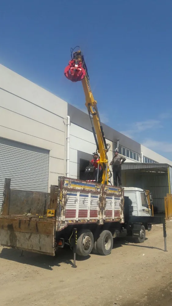 Scrap Load Truck Crane 1-5tons Turkey Scrap Endustry Loading Capacity ...