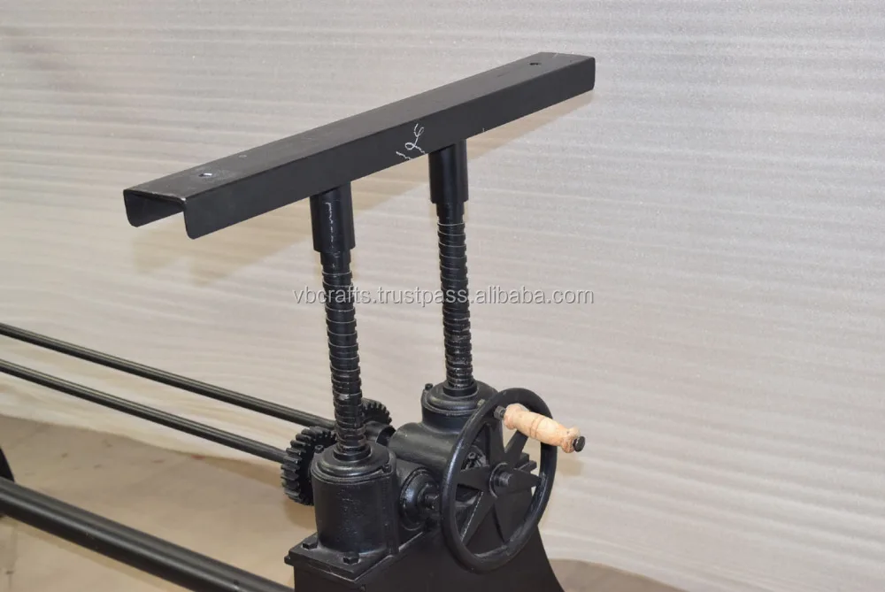 Industrial Crank Table - Adjustable Central Leg for Diverse Uses