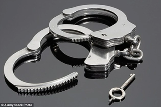 Metal Hand Wrist Cuffs Made Of Carbon Steel With Centre Chain Double ...