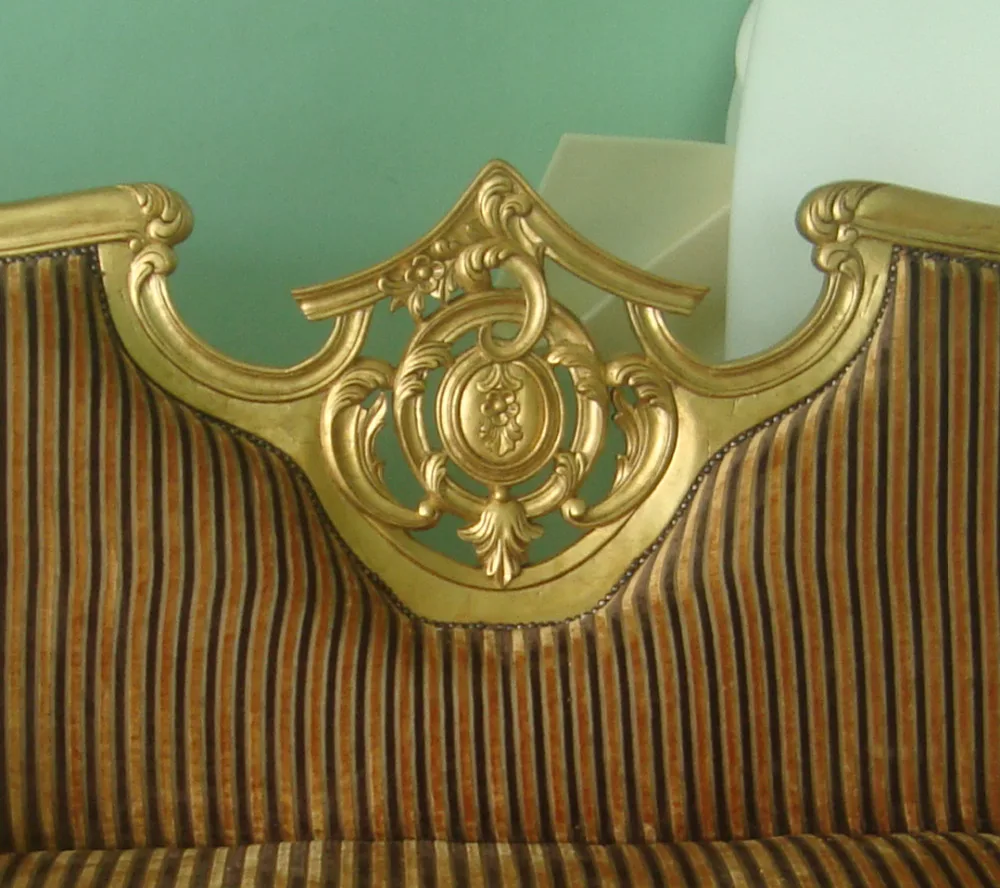 Gold Leaves Finished Reclinable Sofa - Modern European
