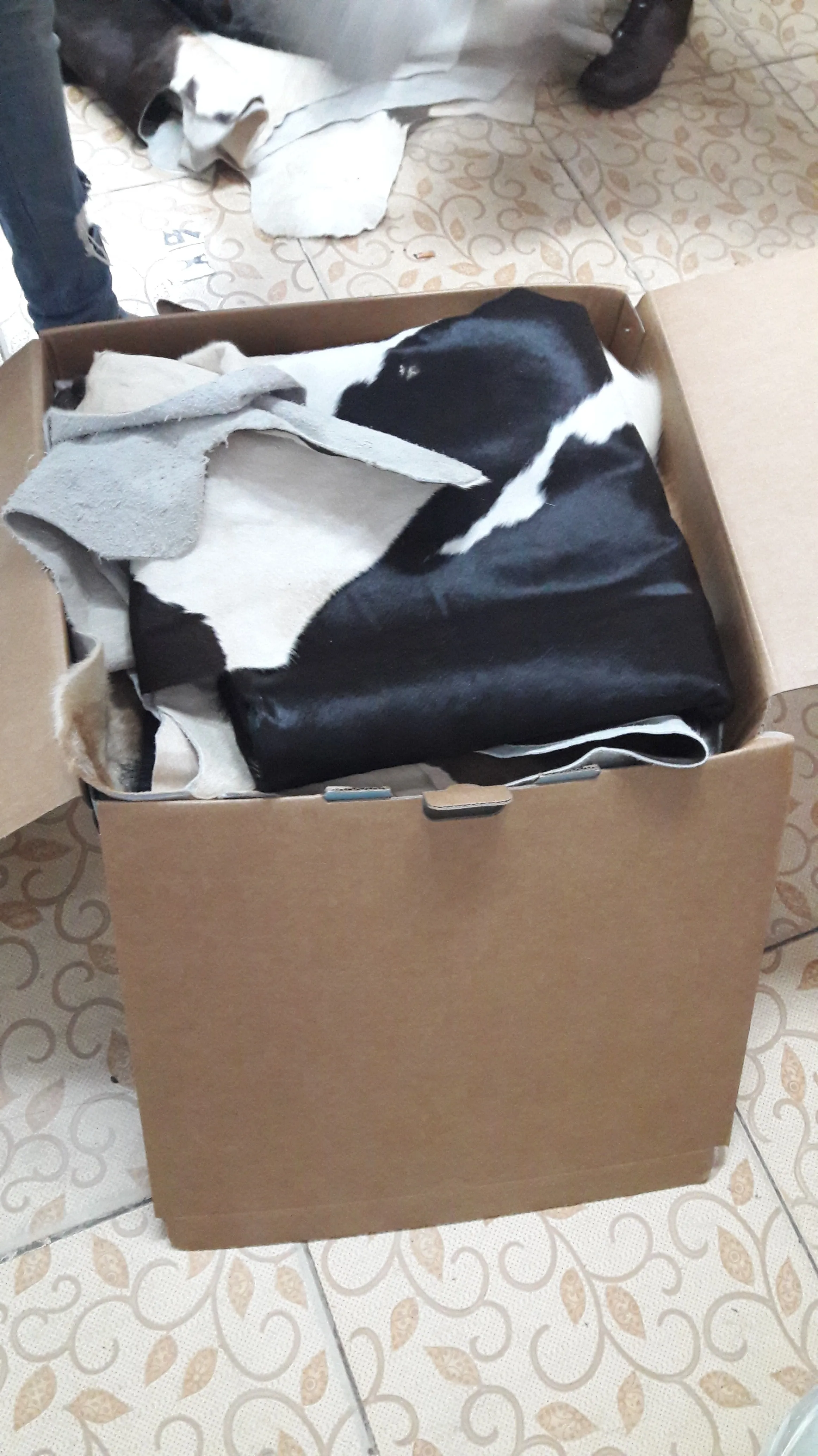 Cow Hides With Hair On Finished Leather With Hair On - Buy Hair On Cow ...