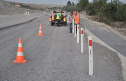 Flexible Roadside Delineators - Enhance Safety & Visibility