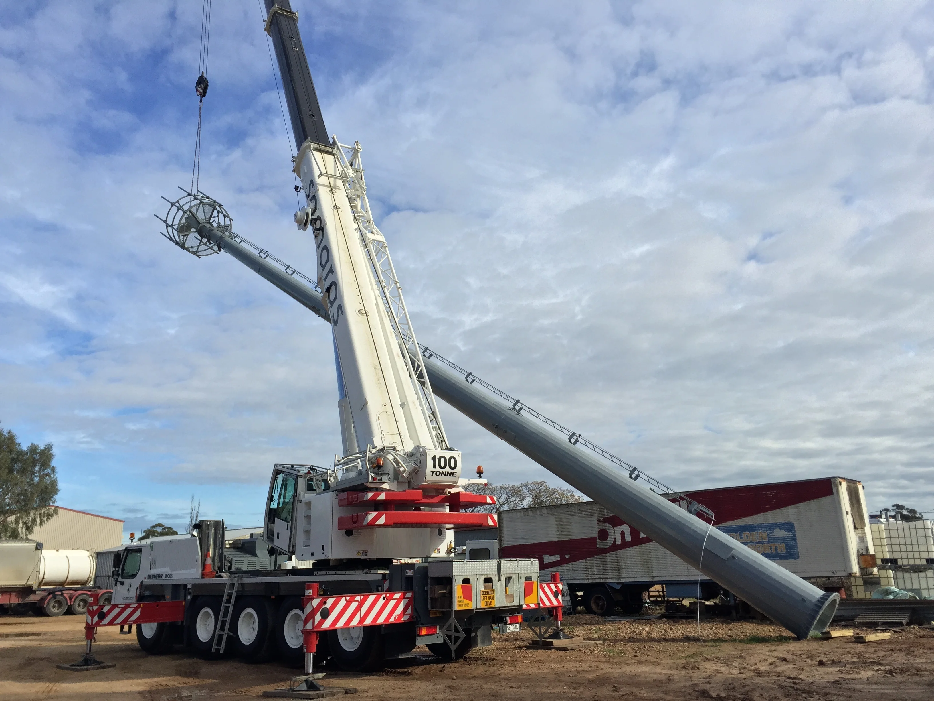 20m Polygon Flood Light Pole -hot Dip Galvanized Lamp Post,High Mast ...