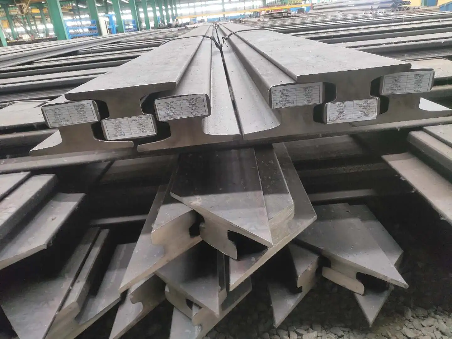 DIN Standard A100 Rail with U71mn Steel Grade for Cranes