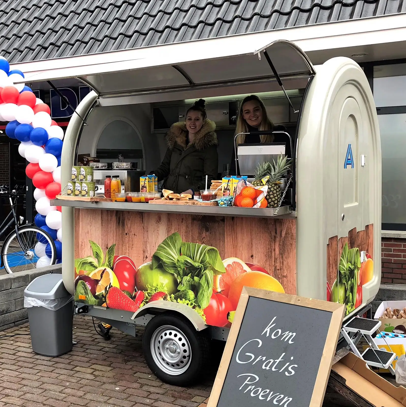 Versatile Outdoor Mobile Food Carts - Perfect for Any Business