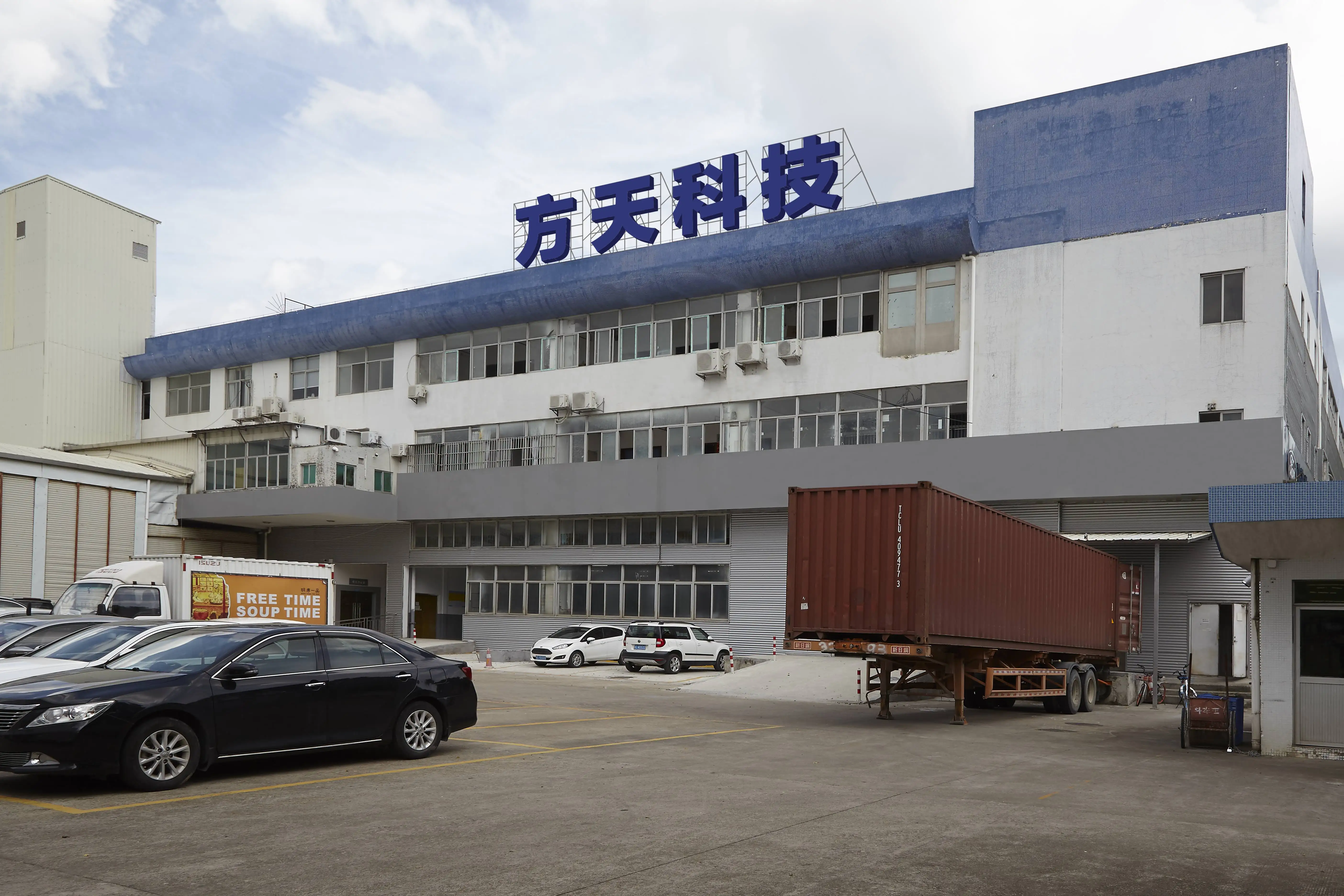 VR Trolley for School - Organize and Charge VR Headsets